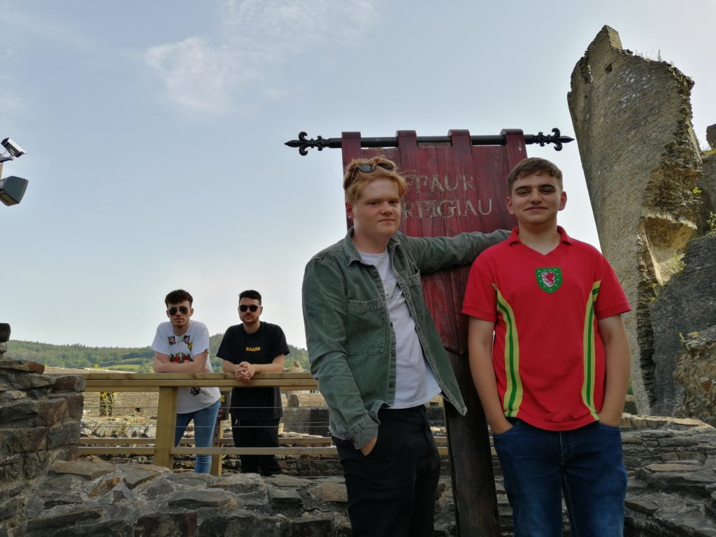 Gwilym yn rhyddhau’r sengl ‘50au’ – Y Selar