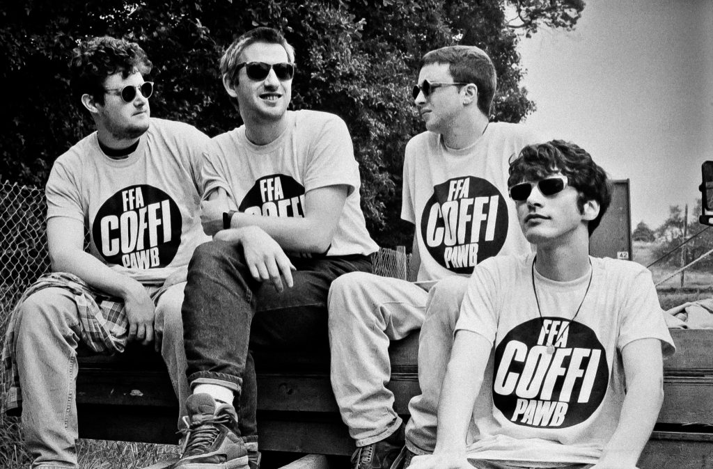 Recordiau Ffa Coffi Pawb i’w hail-ryddhau – Y Selar