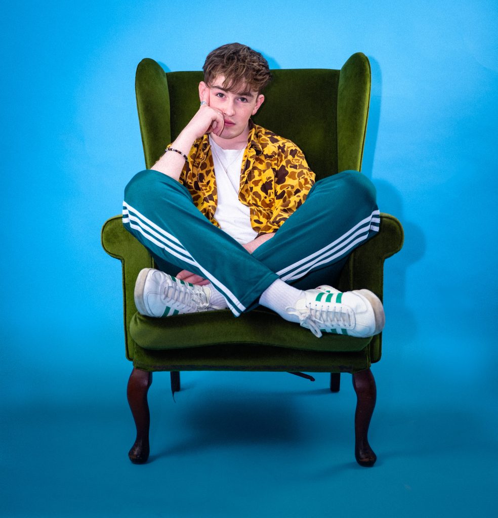 Harry Luke yn rhyddhau trac a grëodd argraff ar Y Llais – Y Selar